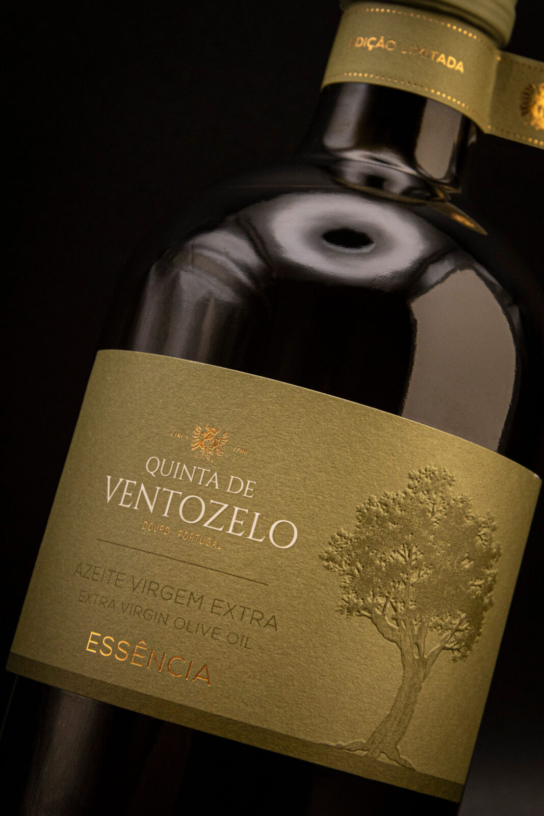 Omdesign Creates a Timeless Olive Oil Identity for Quinta de Ventozelo ...